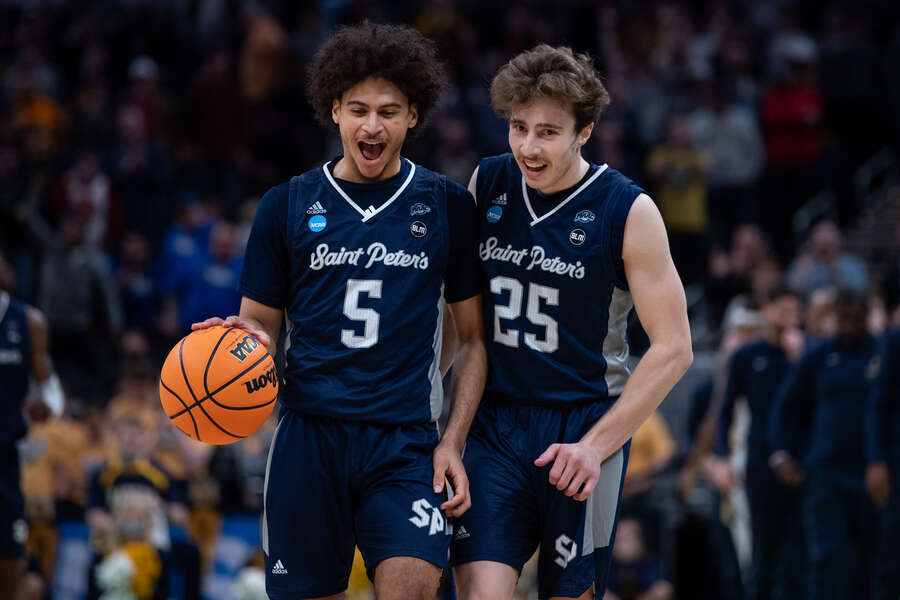 Win Free Buffalo Wings During March Madness Tournament - Thrillist