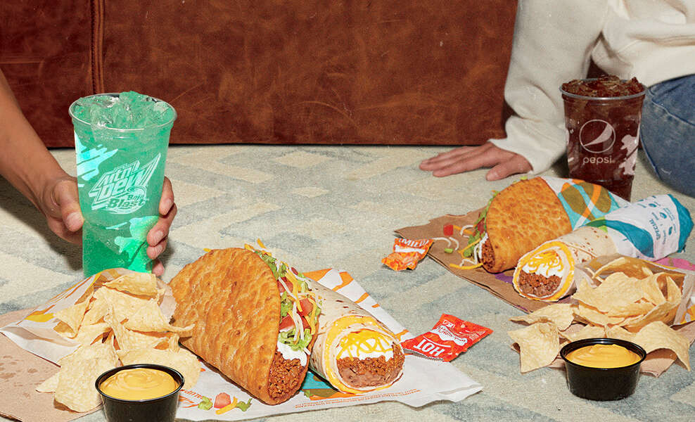 Taco Bell's New Massive $10 Cravings Meal for 2 Gets You a Ton of Food ...