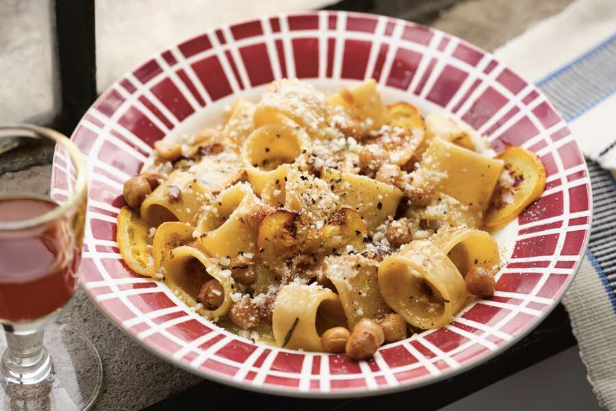 Creamy Chickpea Cacio e Pepe Recipe With Caramelized Lemon - Thrillist