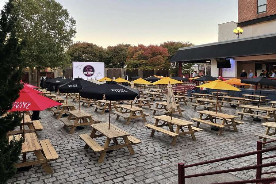 Pig Beach: Queens, NY - Thrillist