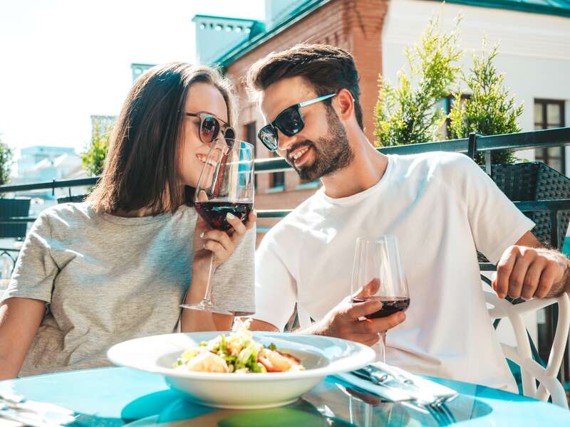 How to date on vacation - Thrillist
