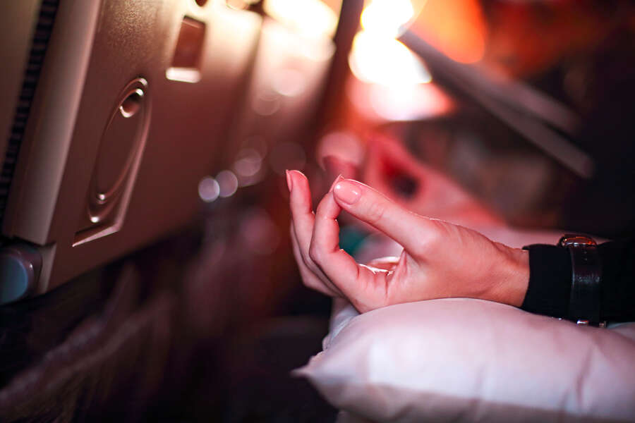 How to Get Over Jet Lag: Remedies, Stretches & Tips for Long Flights ...