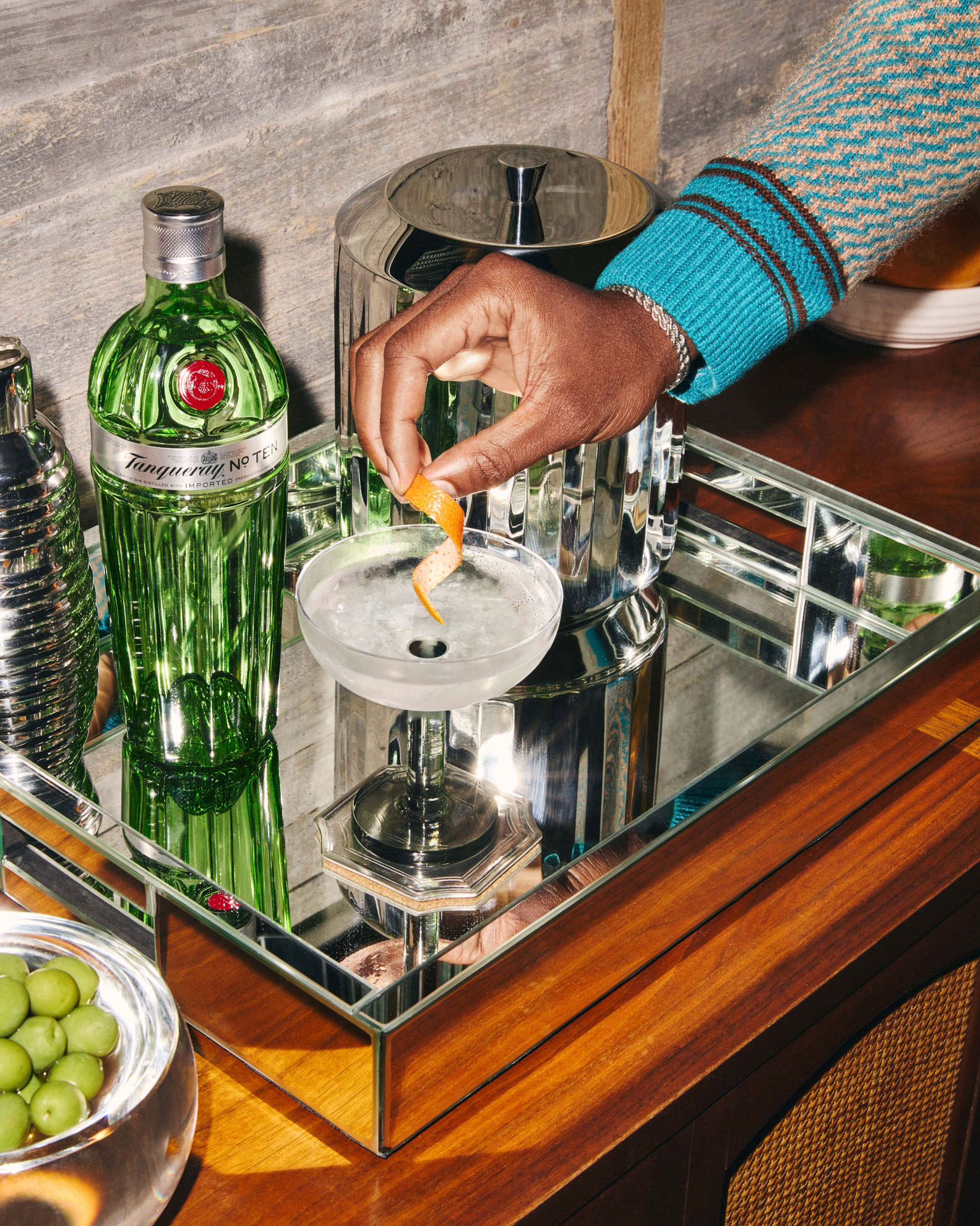 How To Host A Fancy Cocktail Party This Holiday Season - Thrillist