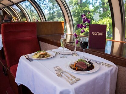 Napa Valley Wine Train Is Hosting a Thanksgiving Dinner - Thrillist
