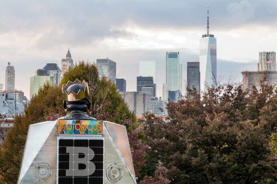 Check Out This New Notorious B.I.G. Statue Near the Brooklyn Bridge ...