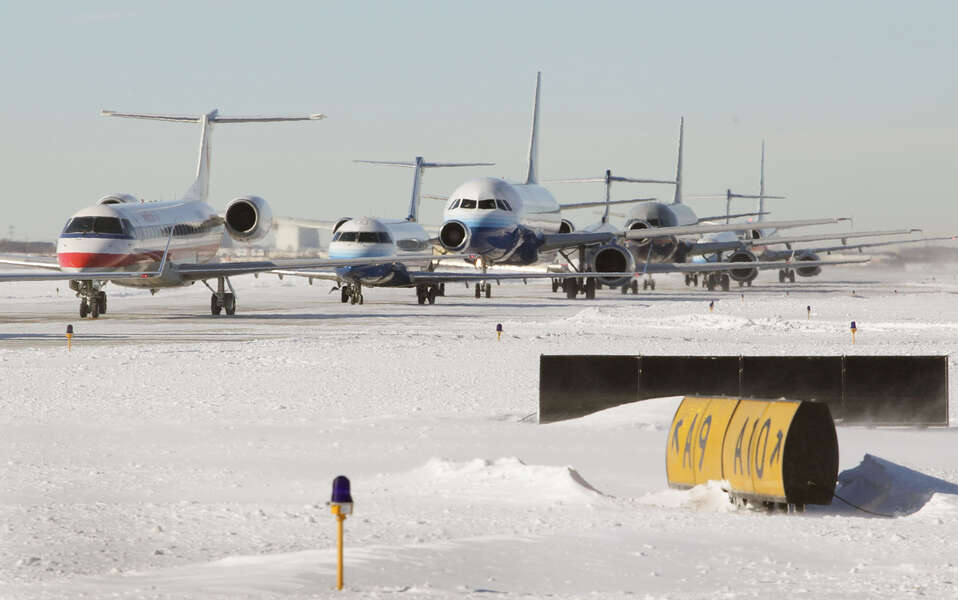 Airlines Issue Travel Waivers Ahead of Winter Weather Storms This Week ...