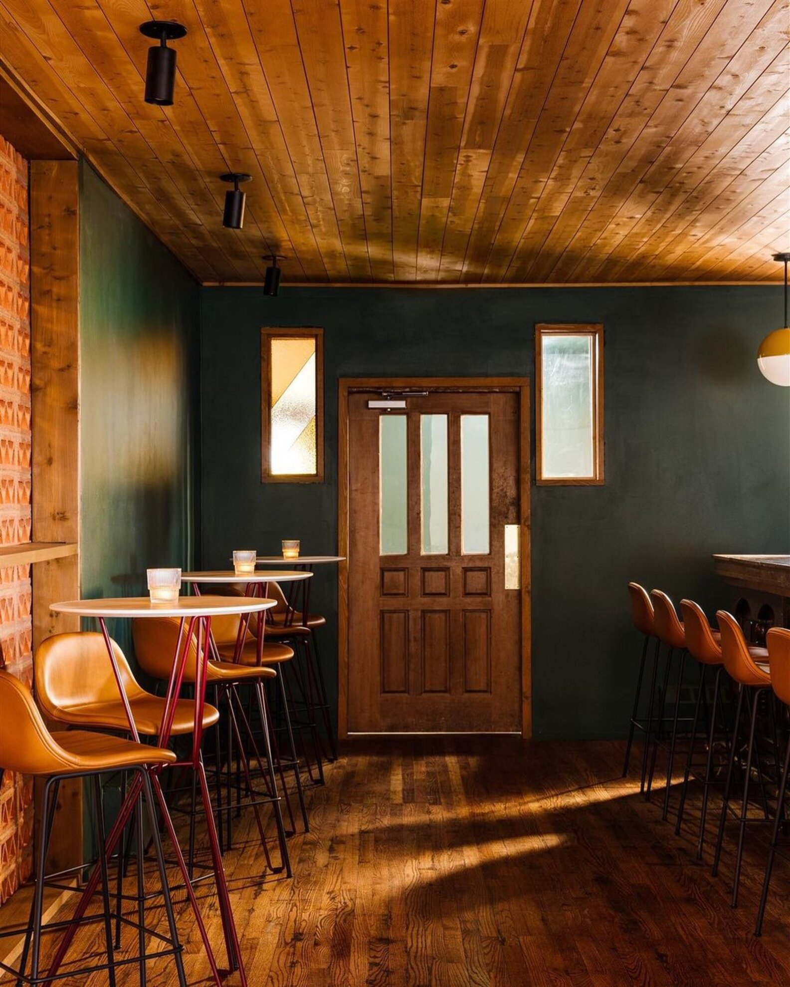 Take a Look Inside This '70s-Inspired Ski Resort in Colorado - Thrillist