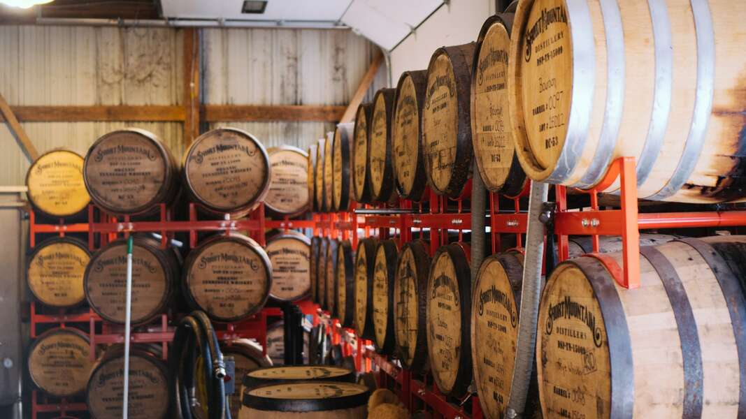 Best Tennessee Distilleries for Tours, Whiskey, and Bourbon - Thrillist