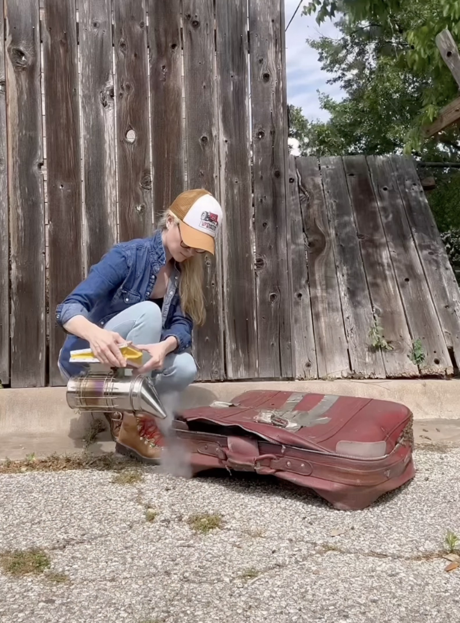 Woman Peeks Inside Tattered, Old Suitcase And Makes A Shocking ...