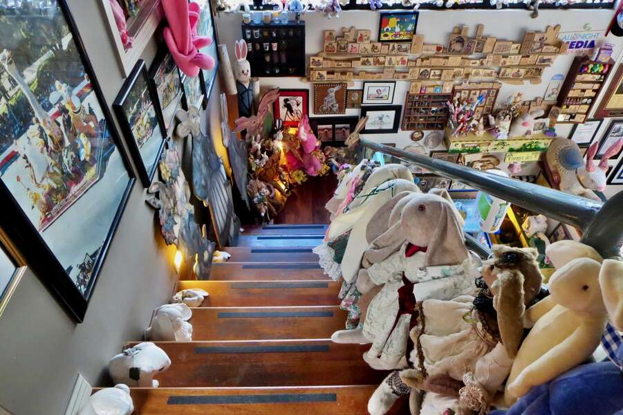 Visit California’s Weirdest Museum: The Bunny Museum in Altadena ...