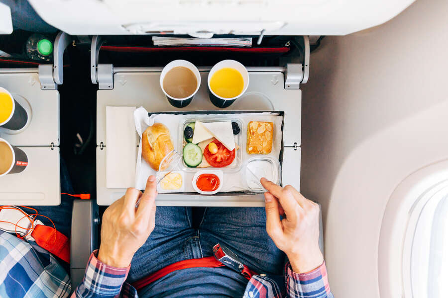 Inflight Dining Explained: Do Airlines Have to Serve Food and Drinks ...