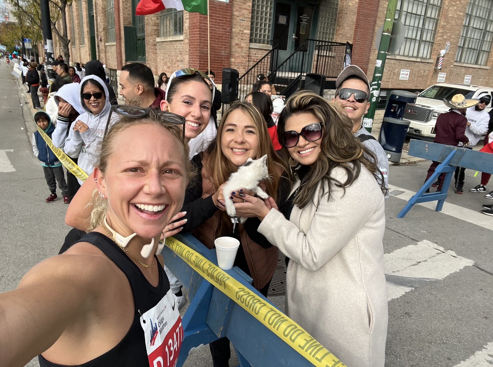 Marathon Runner Drops Everything After Spotting A Kitten In Need Of ...