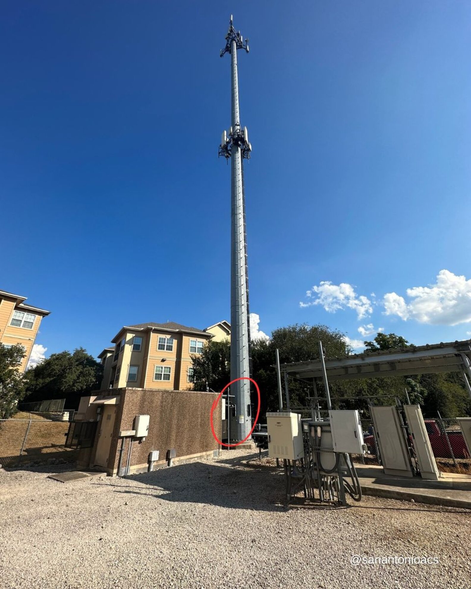 Man Working On Cell Tower Finds Someone Fluffy Trapped Inside - The Dodo