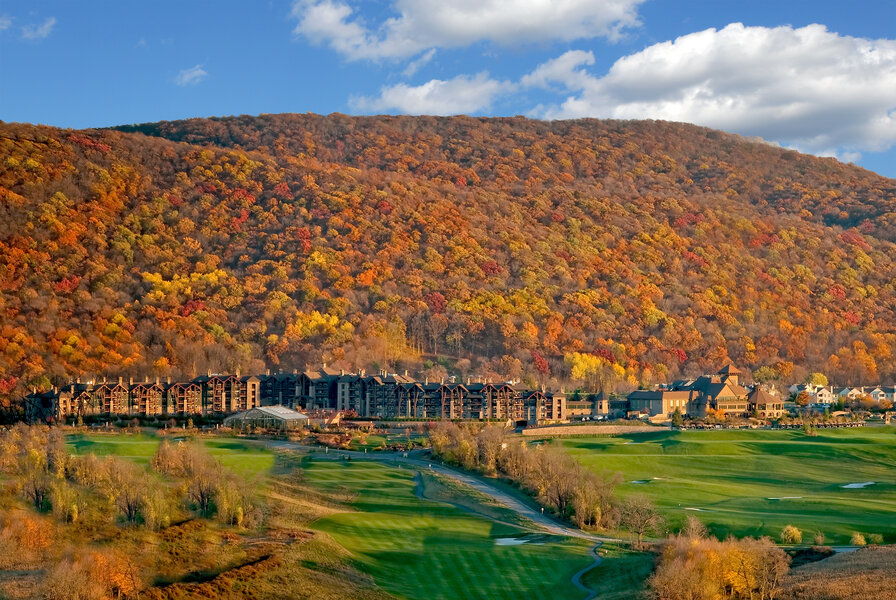 The Best Fall Mountain Towns for Group Getaways - Thrillist