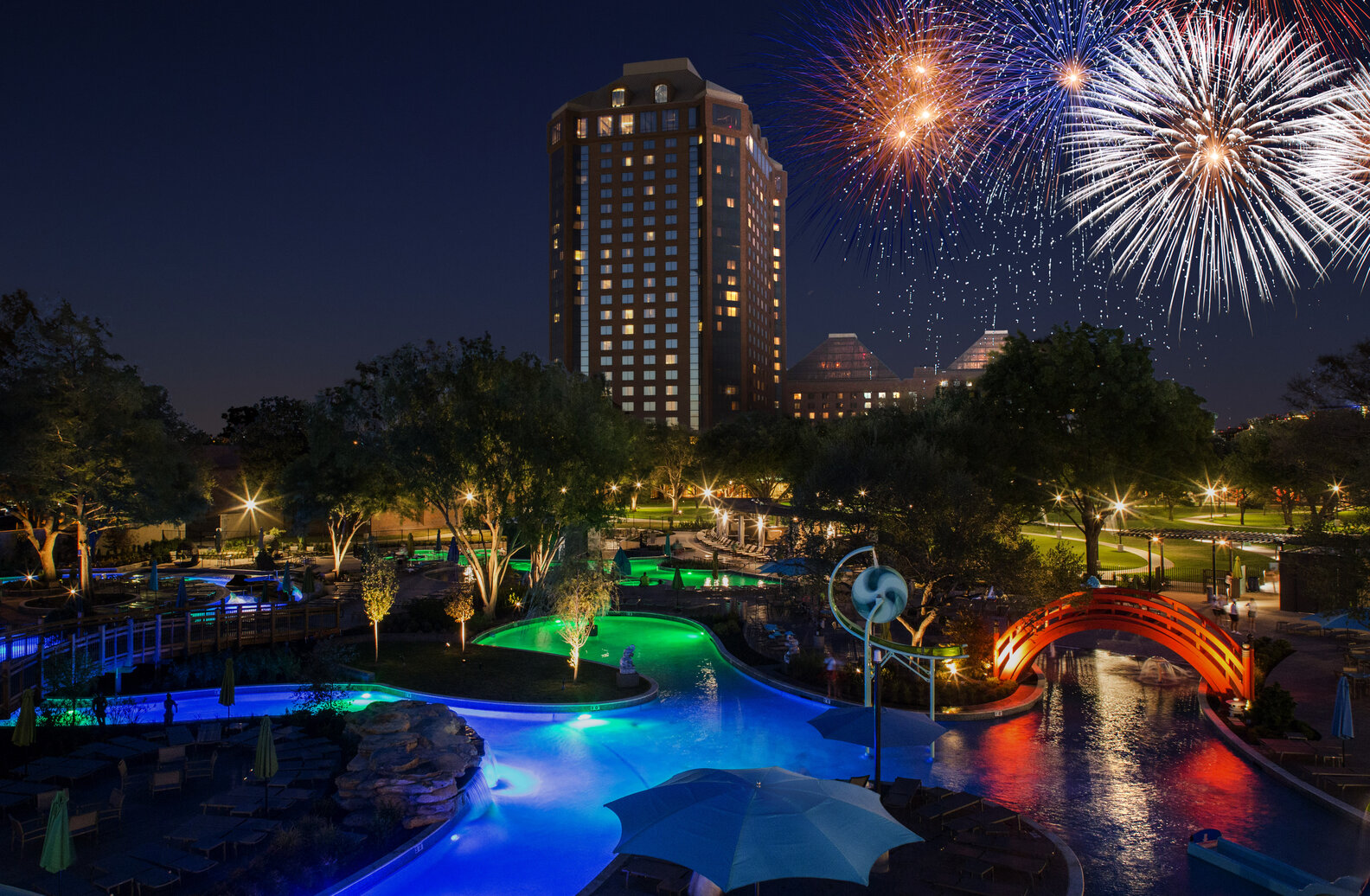 See the World at This Dallas Resort - Thrillist
