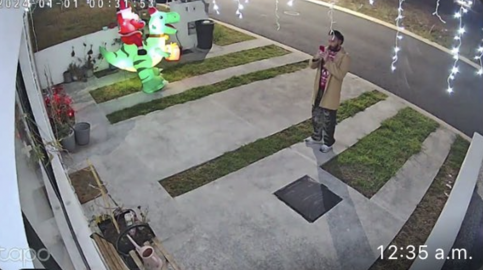 Guy Comes Forward To Explain His 'Suspicious Behavior' Outside Family's ...