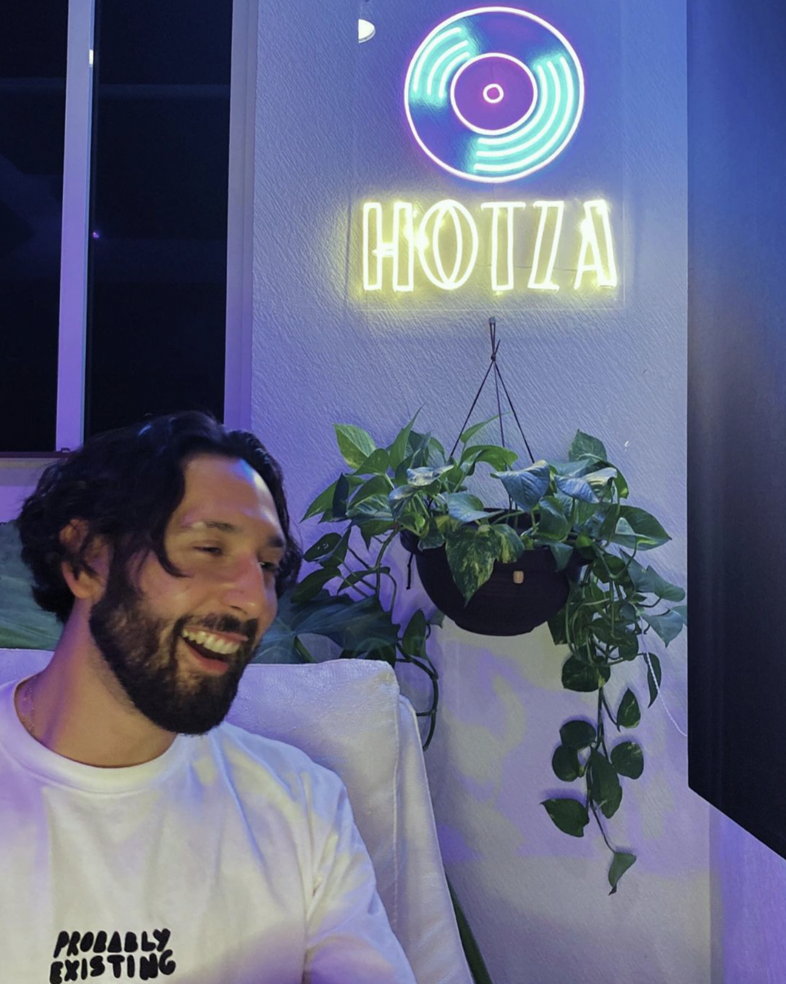 Guy Comes Forward To Explain His 'Suspicious Behavior' Outside Family's ...