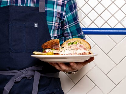 Chicago Food Bucket List: Iconic Restaurants & Best Things to Eat ...