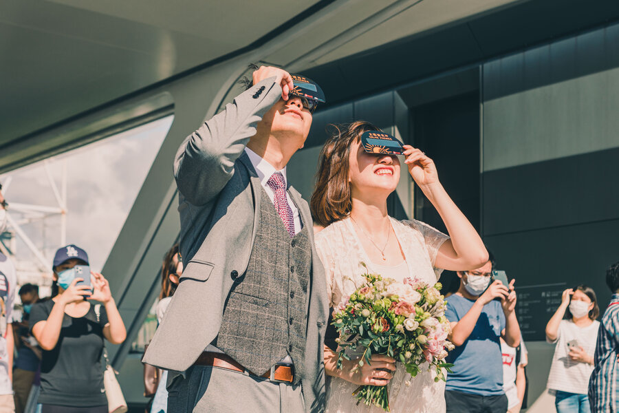 People Are Throwing Solar Eclipse Weddings - Thrillist