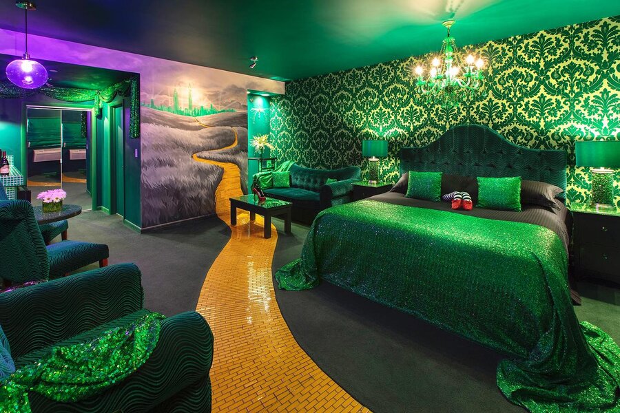 Hotels Are Offering Movie-Themed Rooms - Thrillist