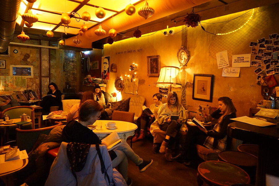 Amsterdam’s Offline Club Will Teach You to Socialize Without Your Phone ...