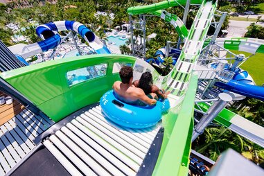 Best Water Parks In the US That Are Fun for Everyone - Thrillist