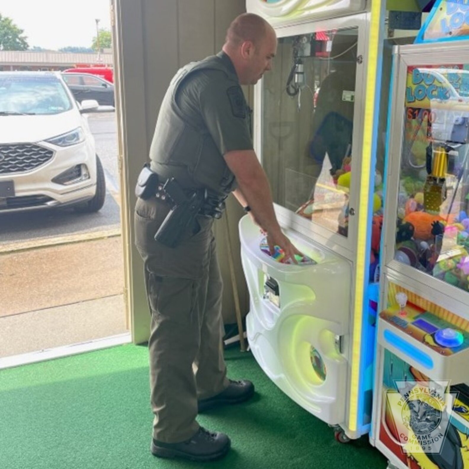 Girl Playing Claw Machine Notices One Of The Prizes Inside Is Moving ...