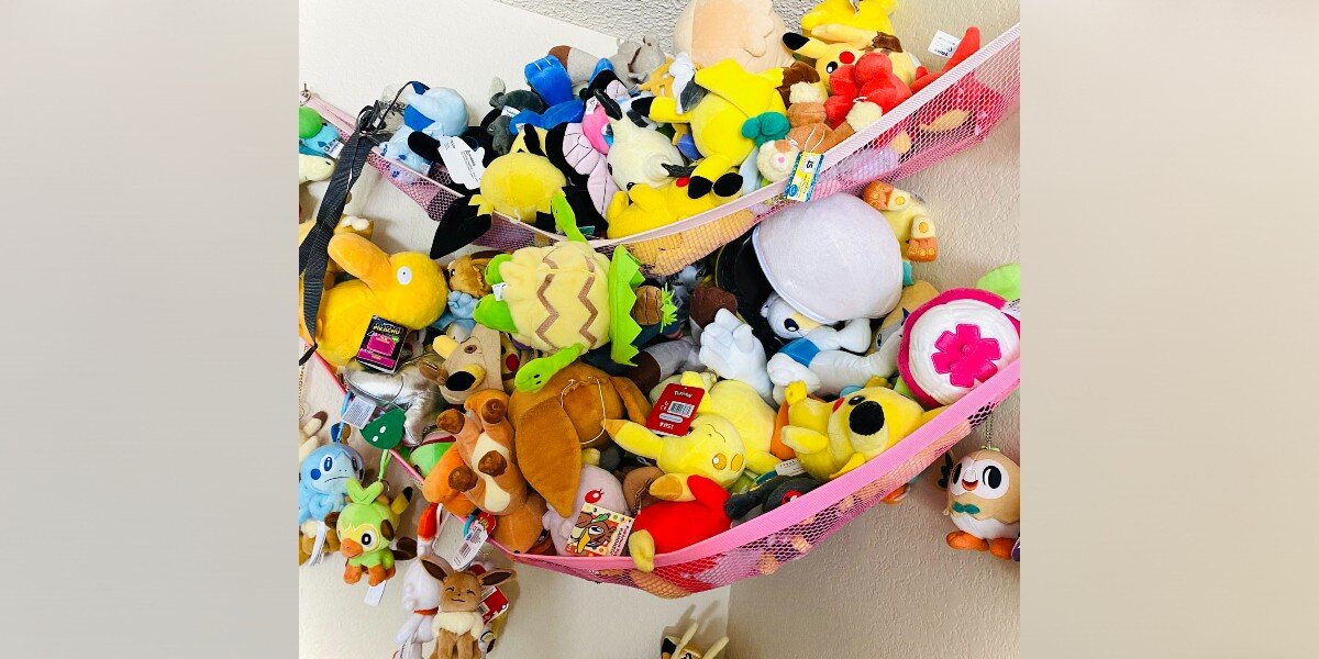 One Of The 'Stuffed' Animals In This Picture Is Alive - The Dodo