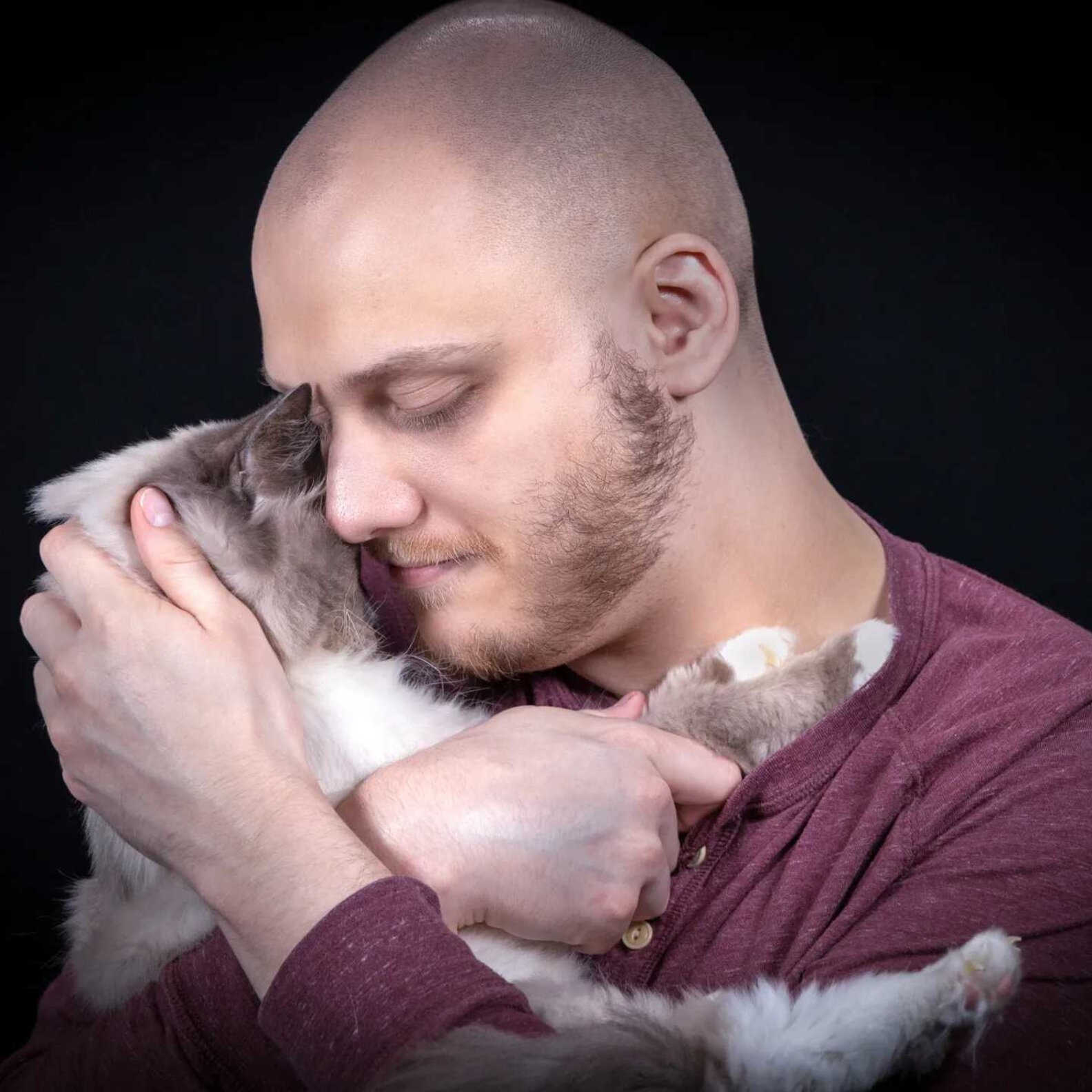Man And His Beloved Cat Recreate Childhood Photo 20 Years Later - The Dodo