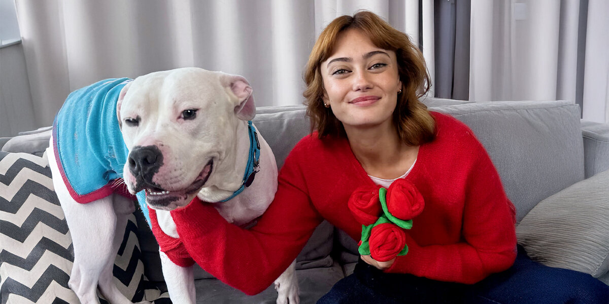 Ella Purnell Is All About Letting Her Dodo Dream Date Take The Lead ...