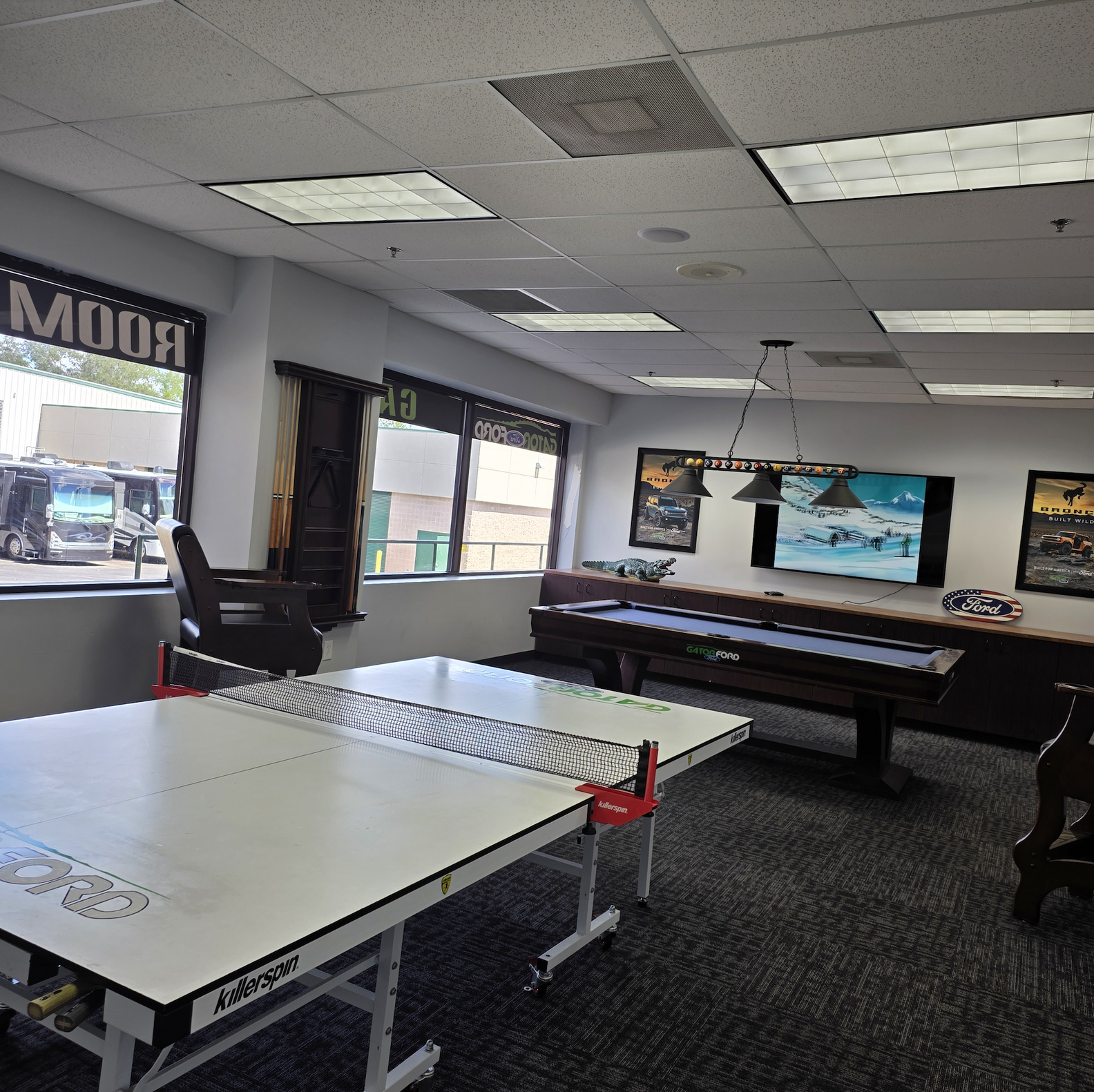 Car Dealership Staff Hear Scratching In Ceiling — Then Reunite A Baby ...
