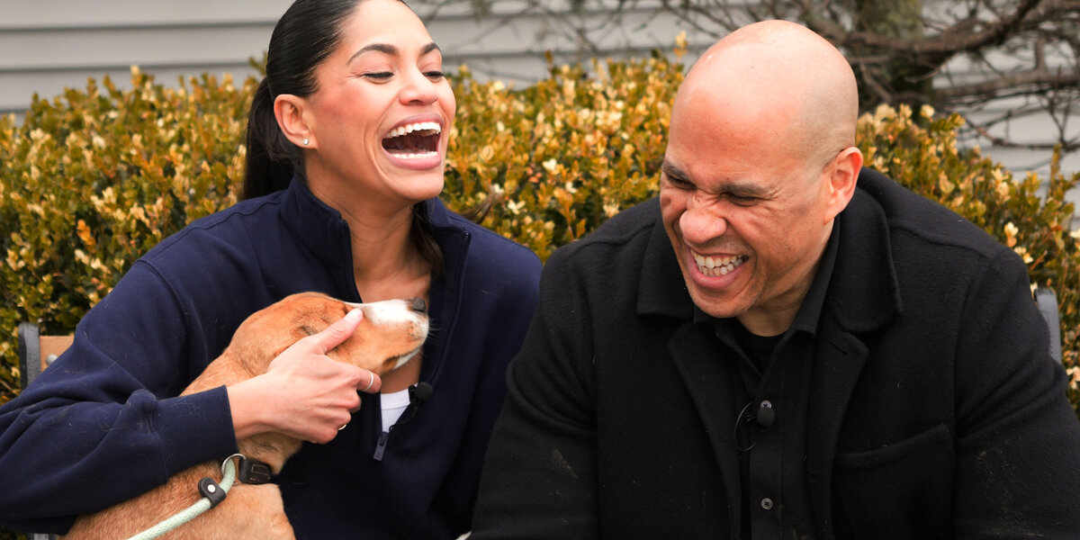 Senator Cory Booker and Alexis Booker Visit an Animal Shelter - Videos ...