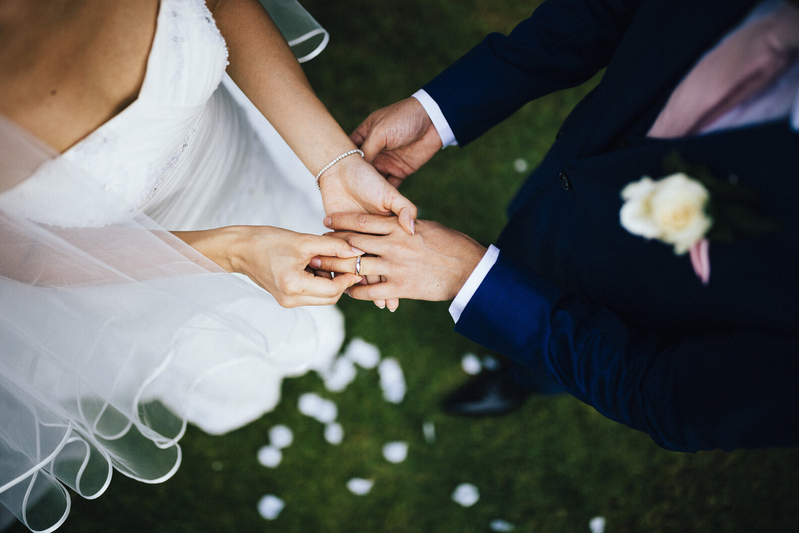 Bride Suddenly Interrupts Her Wedding Celebration To Save A Tiny Life ...