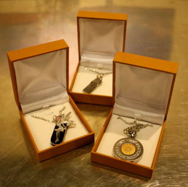 Italian USB Jewelry - Thrillist