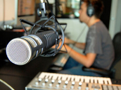 Indie radio...on the interwebz! - Thrillist