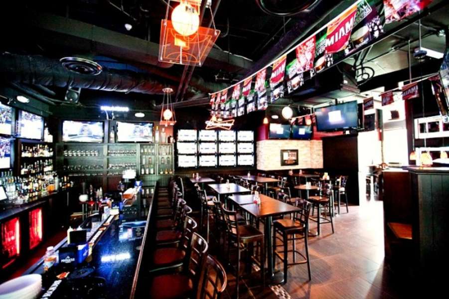 Hoops Sports Bar & Grill - Drink - Thrillist Miami