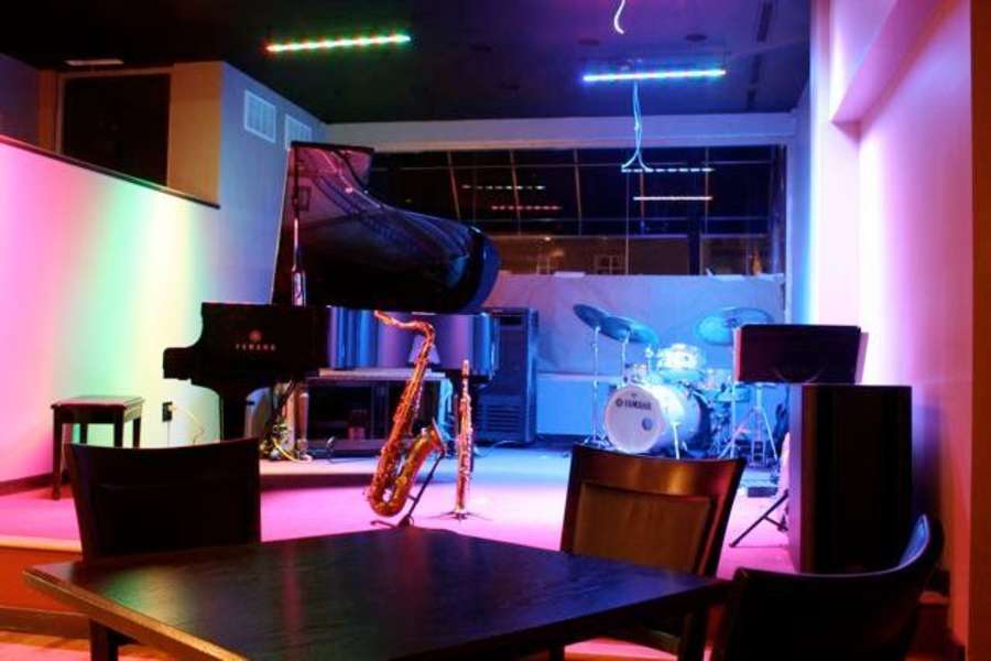 Sweet music and Scotch in West Town - Thrillist