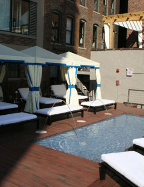 Splash Ultra Lounge & Burger Bar - Thrillist