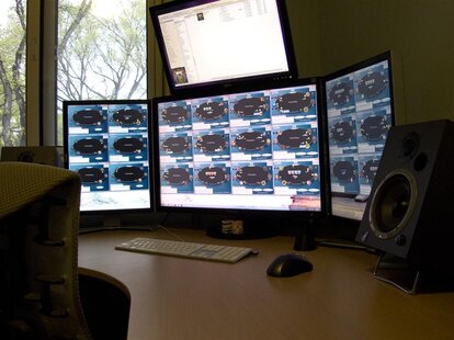 Creating The Ultimate Home Poker Office - Own - Thrillist Nation