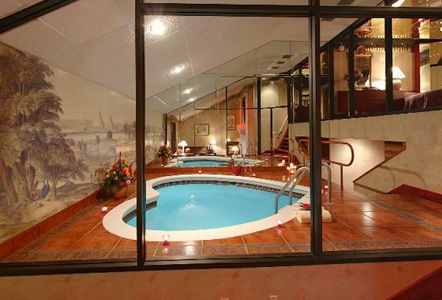 Poconos resorts for couples - Thrillist