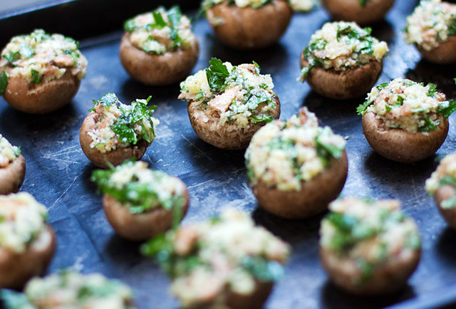 Appetizers for a party - The best wedding passed appetizers - Thrillist
