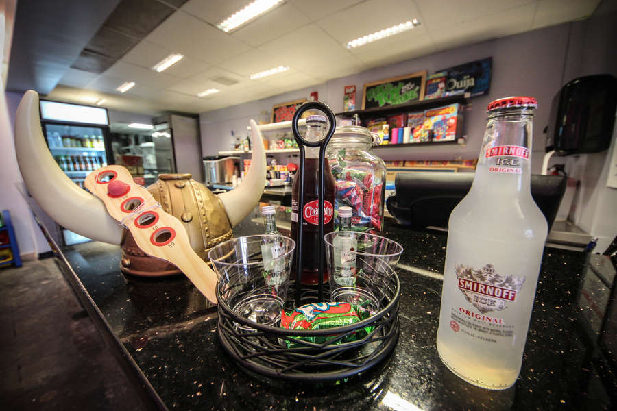 Thomas Foolery - This DC bar has the craziest, craziest rules ...