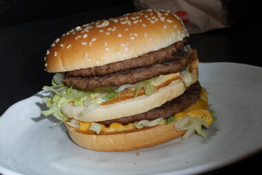 Angus Big Mac - McDonald’s in Australia to Replace Two-all Beef Patties ...