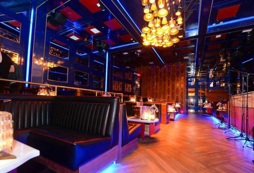 Hooray Henry's: A Bar in Los Angeles, CA - Thrillist