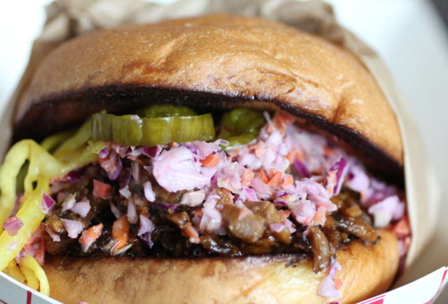 Roadside Eats: A Restaurant in Los Angeles, CA - Thrillist