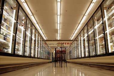 Worst things about every grocery store - Thrillist Nation